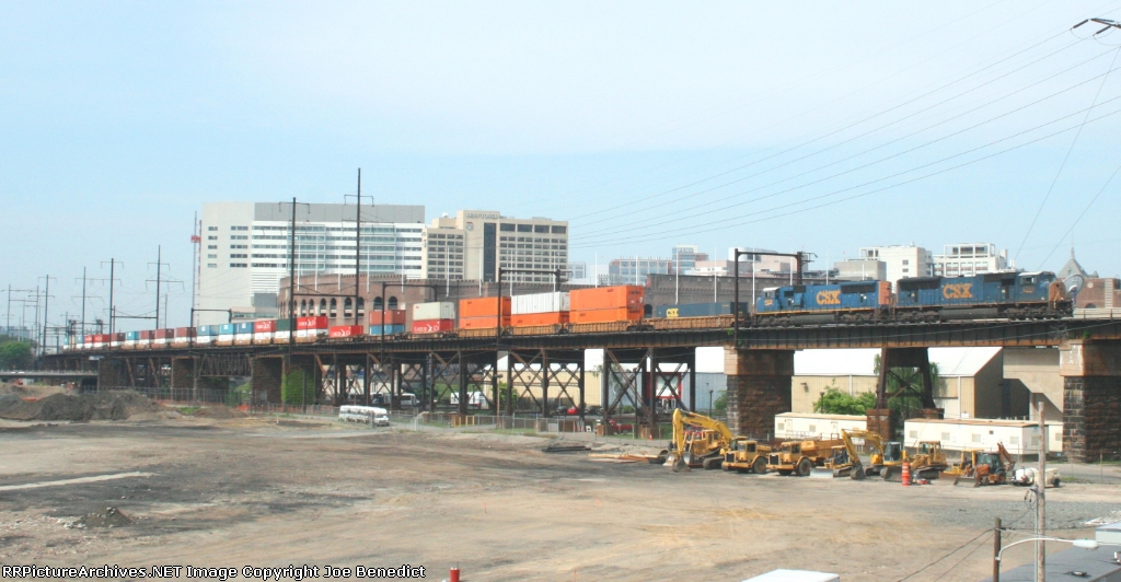 CSX 4766 & 4819 on Q190